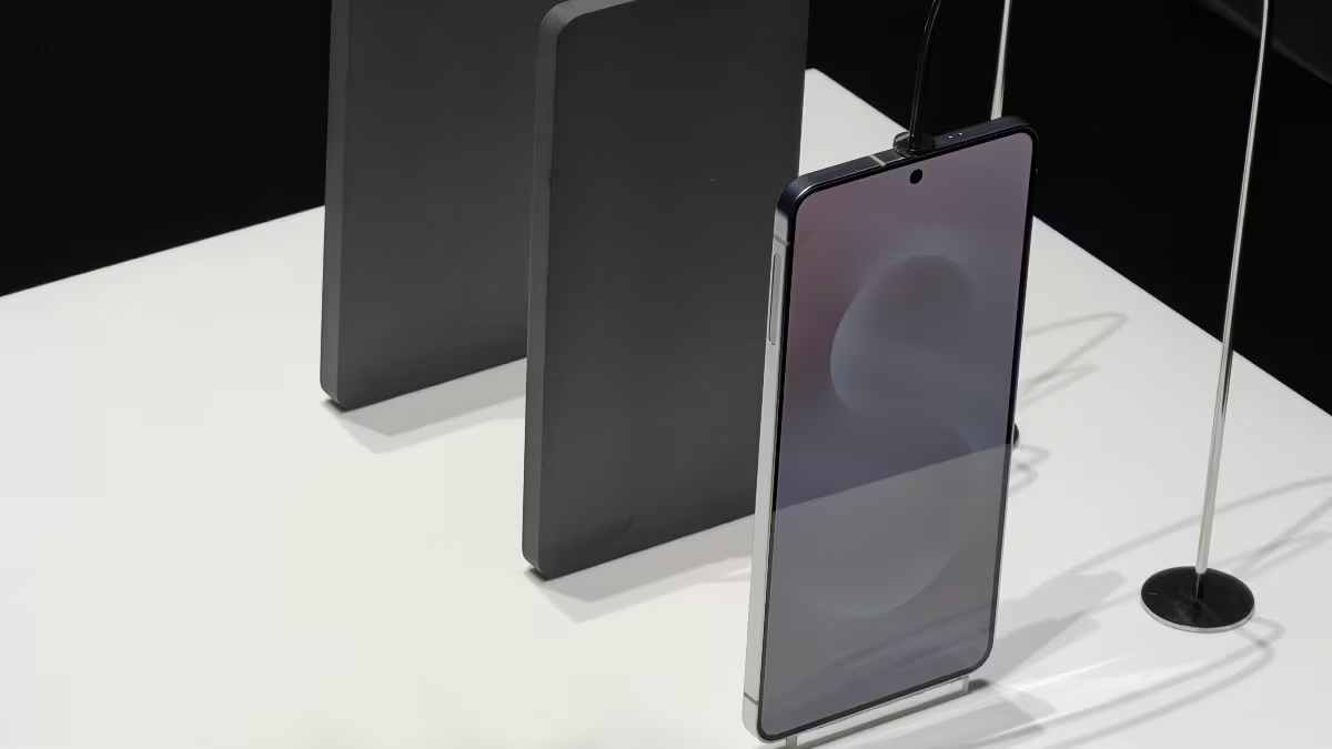 Συγκρίσεις ανάμεσα σε Galaxy S25 Edge και S25 Plus μέσω νέου teardown ...